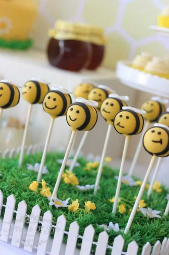 15 Cute BEE-day Party Ideas - Party with Unicorns